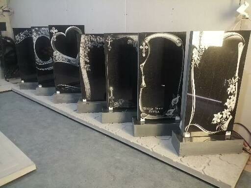 Heykel ve mezarlık taşı üreticileri Памятники из гранита в Писцово, İvanovskaya oblastı, foto