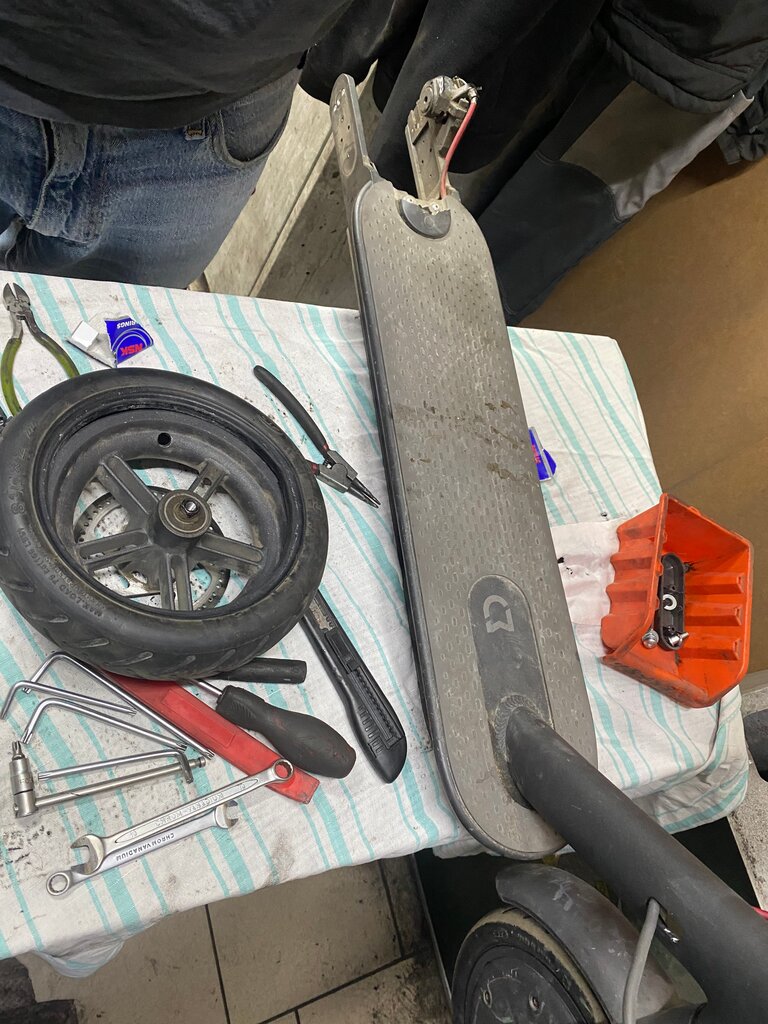 Kişisel elektrikli araç tamiri Samokat Service, Moskova, foto