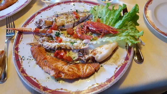 Restoran Ristorante La Pineta, Ligurya, foto