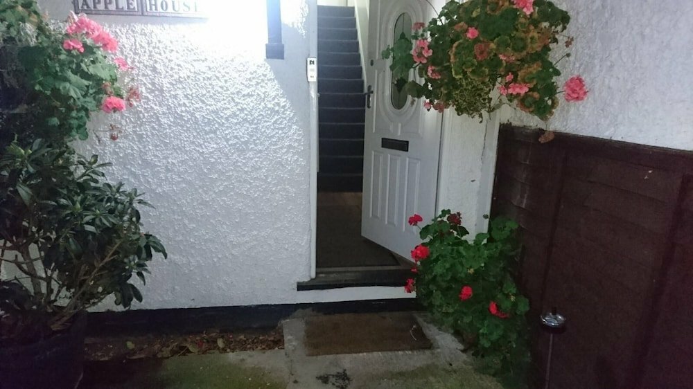 Otel Room in Guest room - Comfortable Family room with TV, Londra, foto