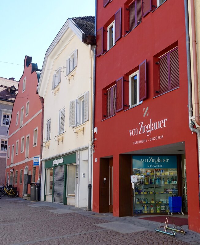 Kozmetik ve parfümeri mağazaları Drogeriemarkt Und Parfumerie - Profumeria, , foto
