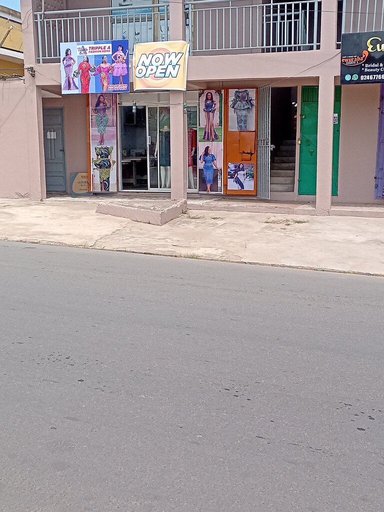 Moda evleri Tripple A fashion home, Akra, foto