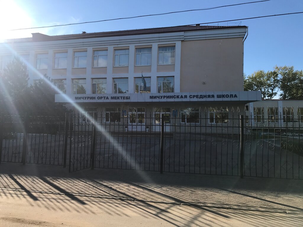 Ortaokul Michurinsk comprehensive school, Kostanay eyaleti, foto