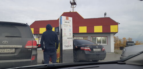 Benzin istasyonu Роснефть, Nadym, foto