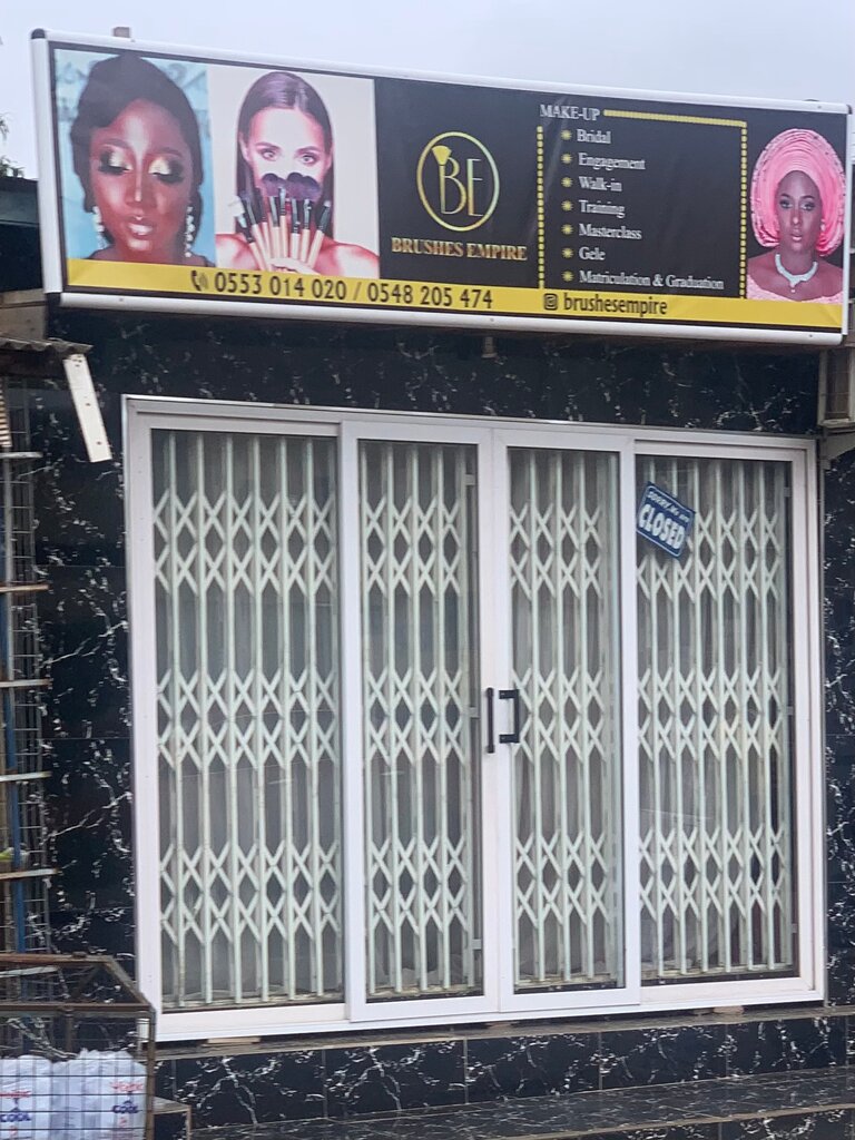 Stil uzmanı, makyöz Brushes empire, Akra, foto