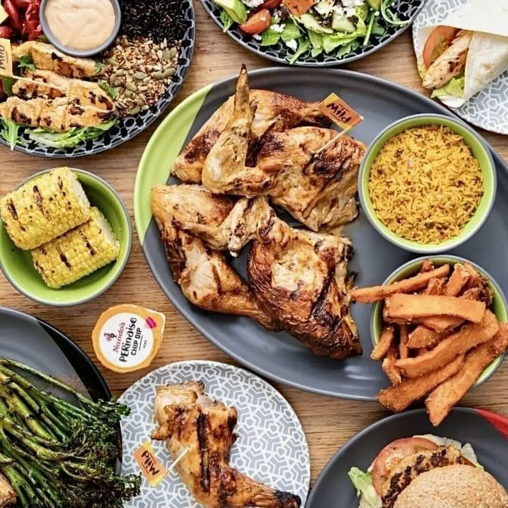 Fast food Nando's BurJuman, Dubai, foto