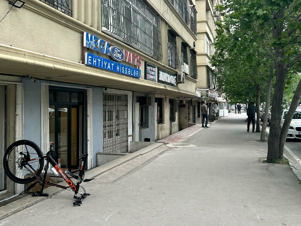 Otomobil yedek parçaları Mega Parts, Bakü, foto