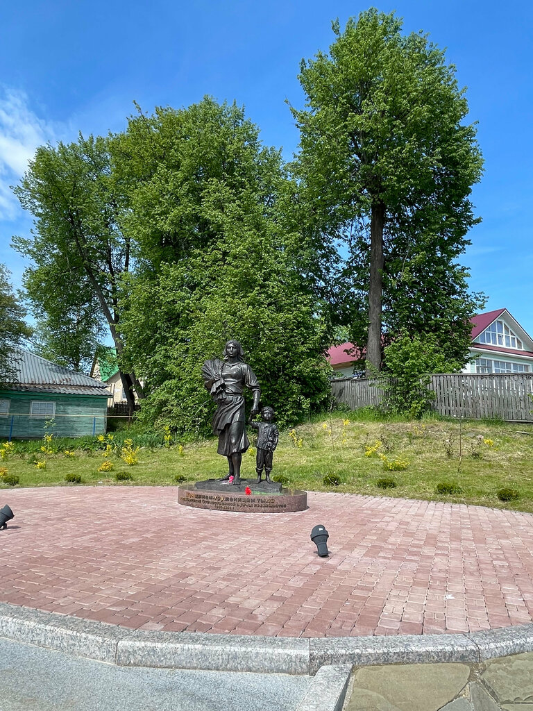 Anıt, heykel Труженицам тыла, Myşkin, foto