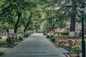 парк 9 апреля (Kakheti, Town of Sighnaghi, park 9 aprelya), kültür ve eğlence parkları