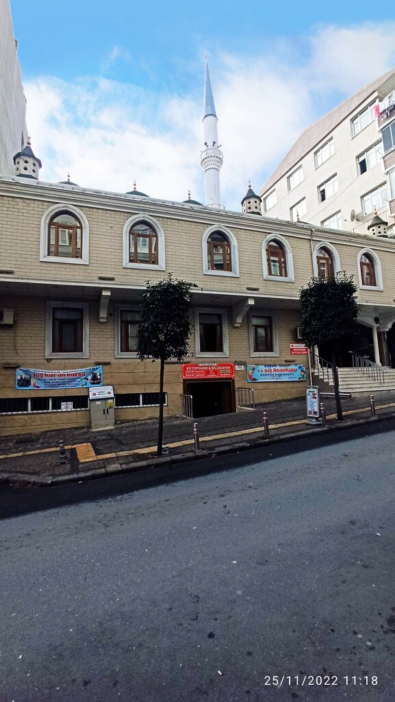 Cami Haznedar Kuyulu Cami, İstanbul, foto