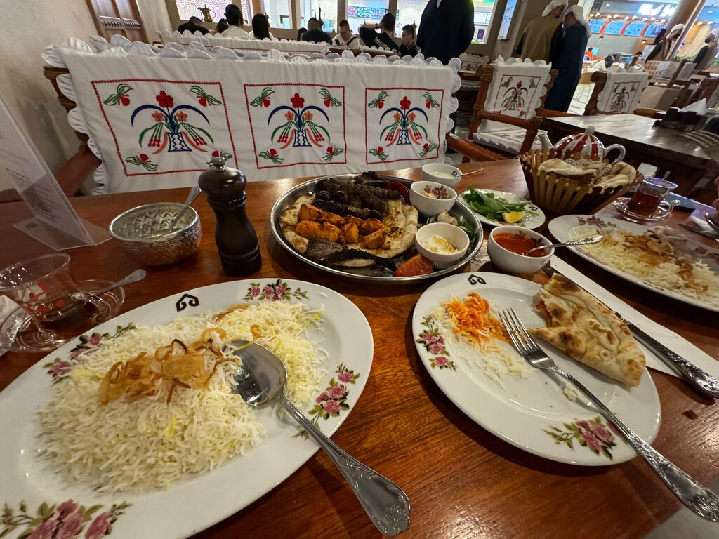 Restoran Al Khayma Heritage Restaurant, Abu Dabi, foto