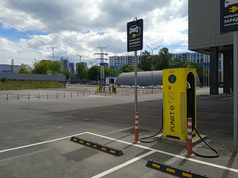 Elektrikli oto şarj istasyonları Punkt E, Saint‑Petersburg, foto