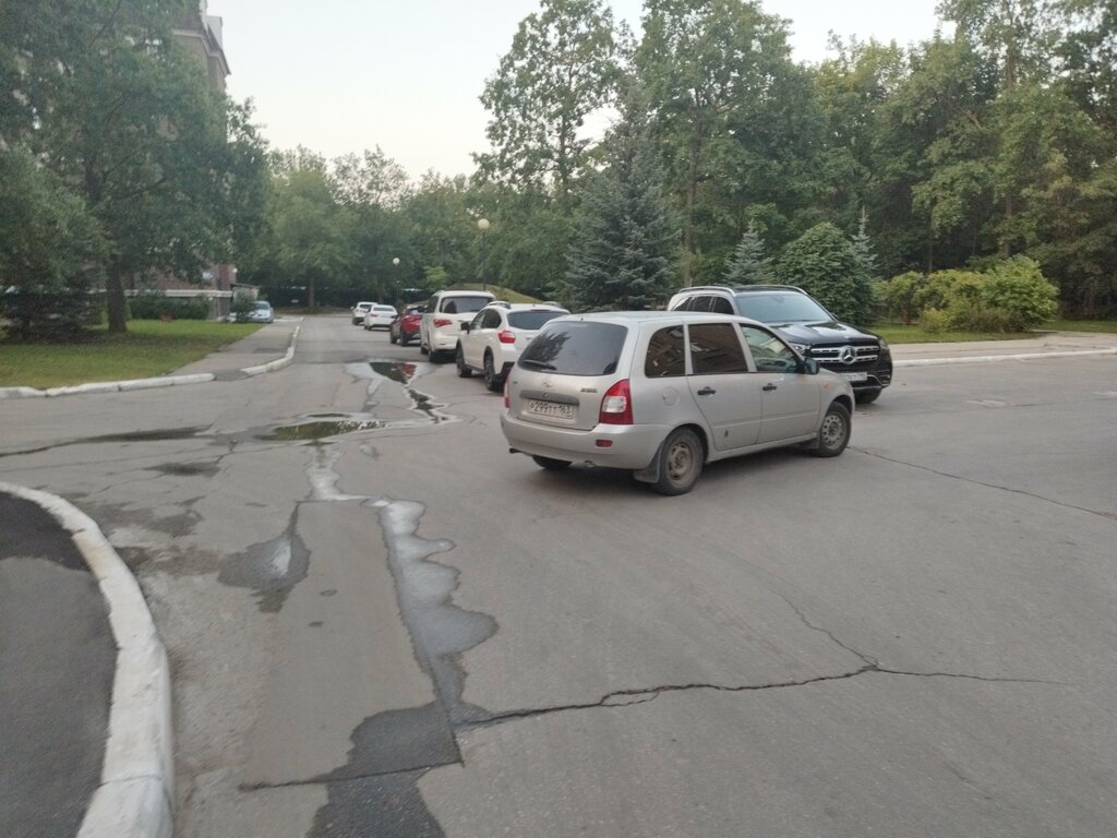 Yediemin otoparkları Gorodskaya sluzhba evakuatsii, Tolyatti (Togliatti), foto