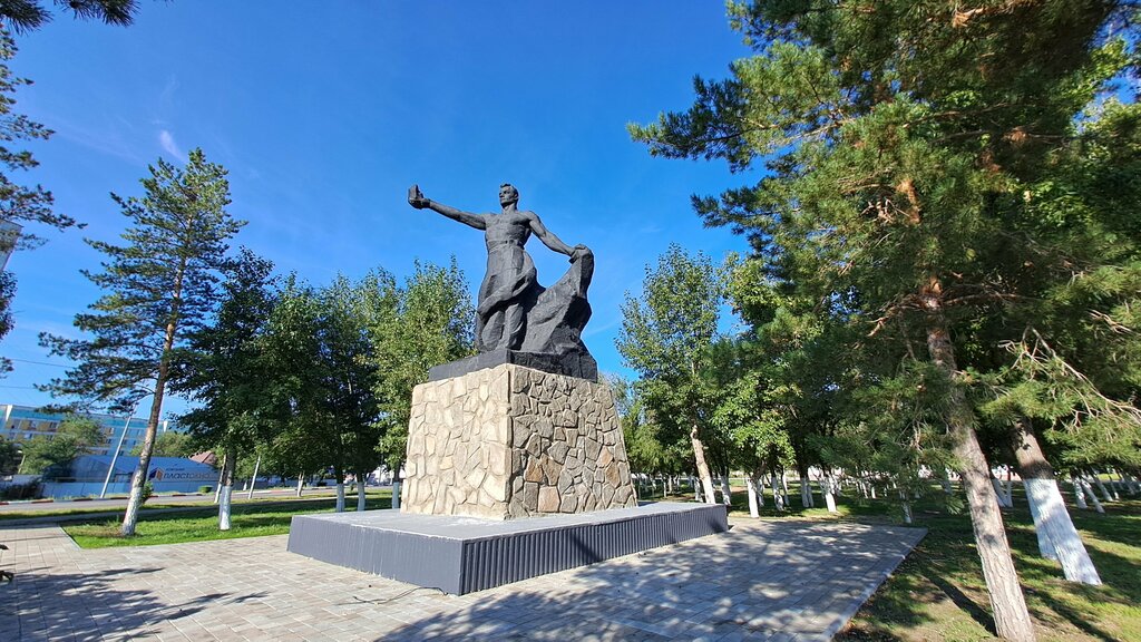 Park, sokak heykeli Gornyak, Rudny, foto