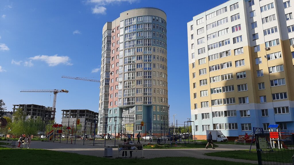 Konut blokları На ул. Орудийной, Kaliningrad, foto