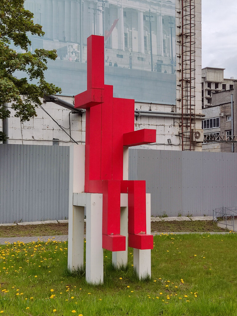 Park, sokak heykeli Red People, Saint‑Petersburg, foto