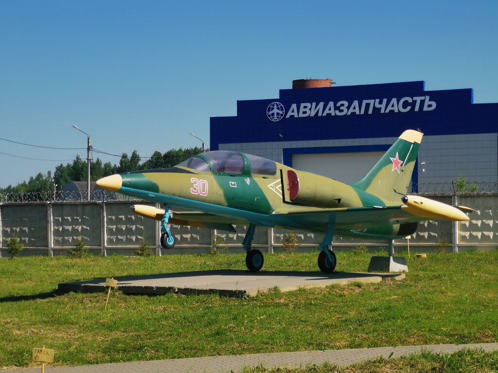 Teknoloji anıtı Самолëт Aero L-39, Kalujskaya oblastı, foto