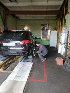 Энф (vulica Muĺtana No:100А/1, Bierazino), otomobil servisi  Berezino'dan