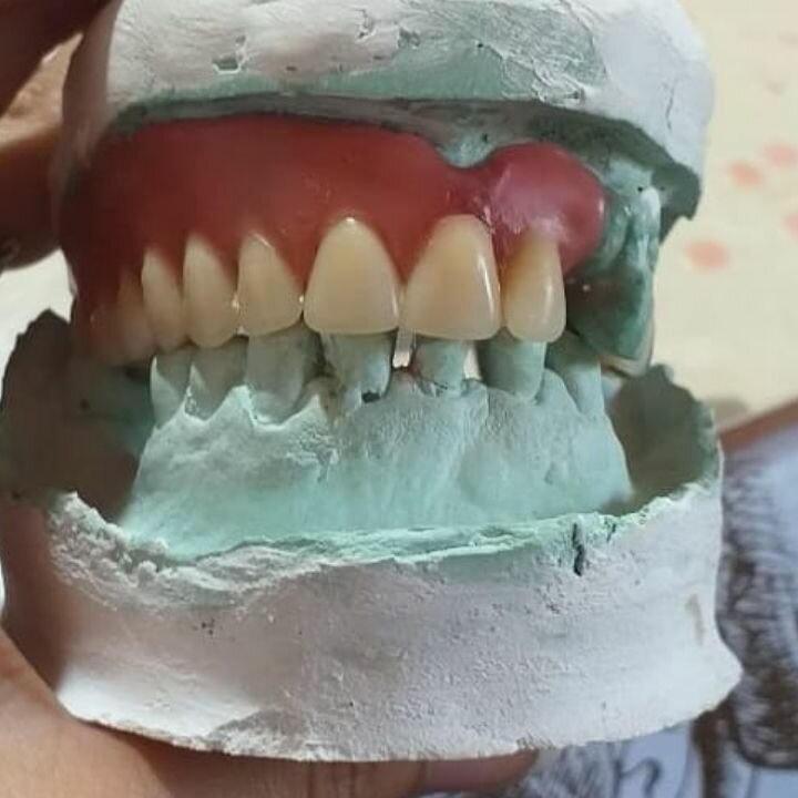 Özel ağız ve diş sağlığı klinikleri ve muayenehaneleri Odontología del Circulo. Dr. Milton, , foto