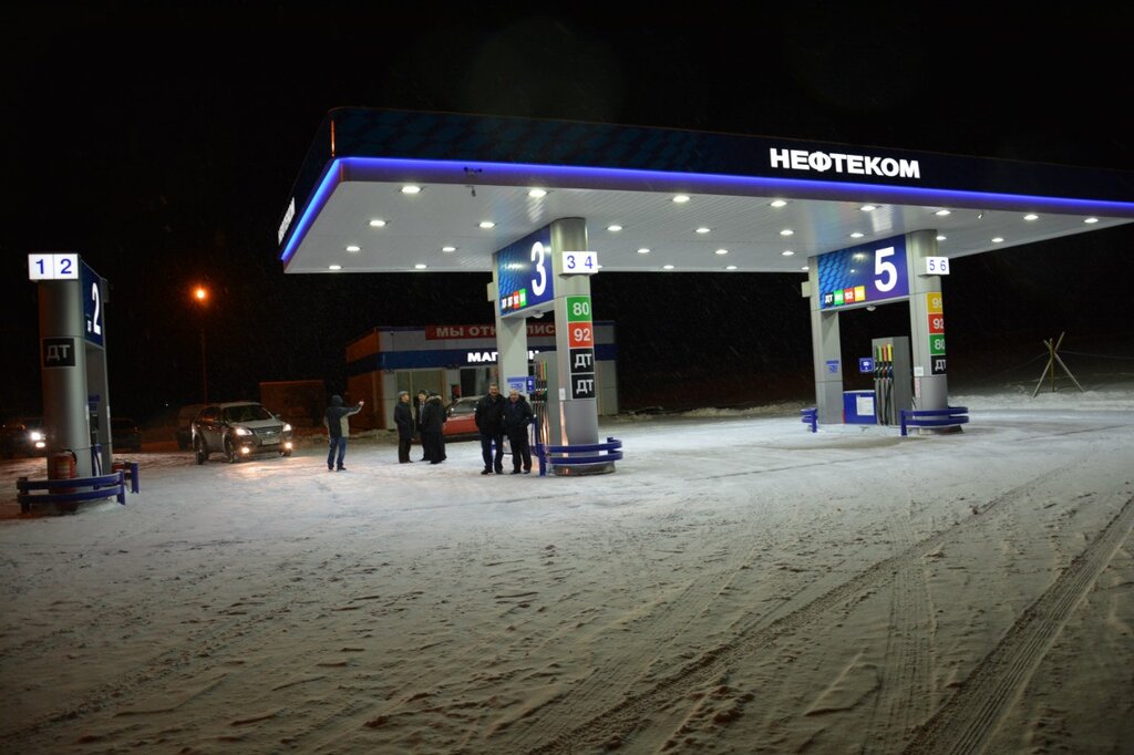Benzin istasyonu Neftecom, Krasnoyarski krayı, foto