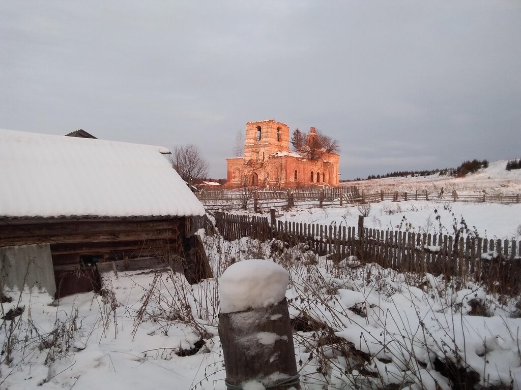 Ortodoks kiliseleri Tserkov Spasa Vsemilostivogo V Limezhe, Permski krayı, foto