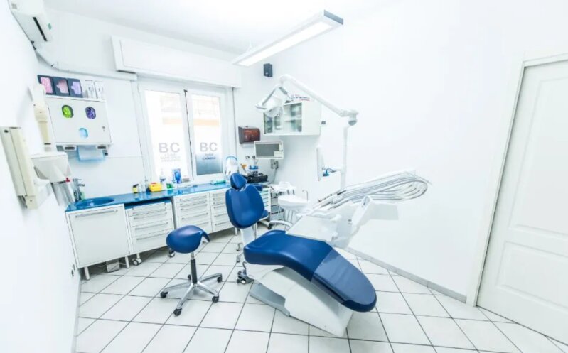 Özel ağız ve diş sağlığı klinikleri ve muayenehaneleri Studio Dentistico Binda & Calabro', Ligurya, foto