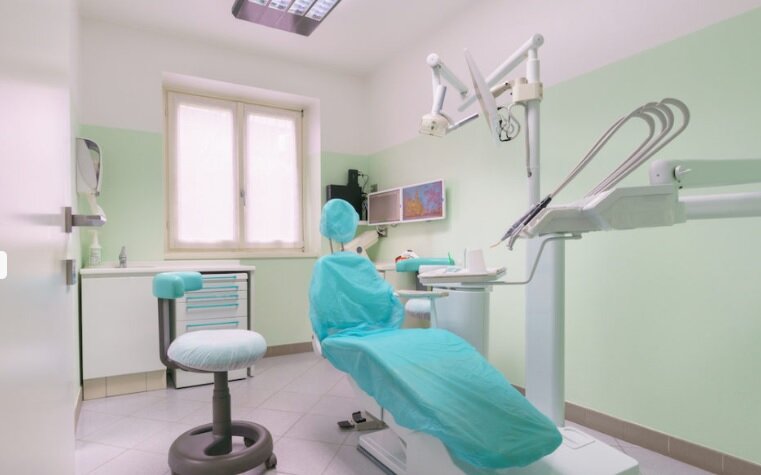 Özel ağız ve diş sağlığı klinikleri ve muayenehaneleri Studio Dentistico Brecodent, Lombardiya, foto
