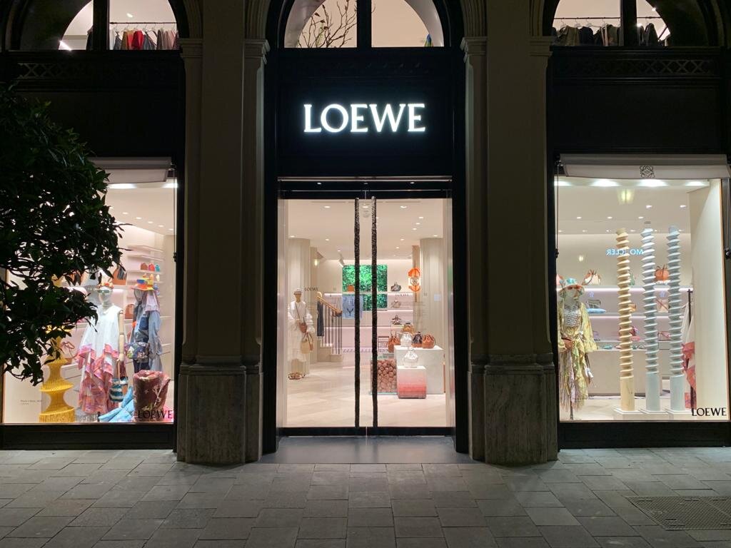 Giyim mağazası Loewe Maximilianstrasse, Münih, foto