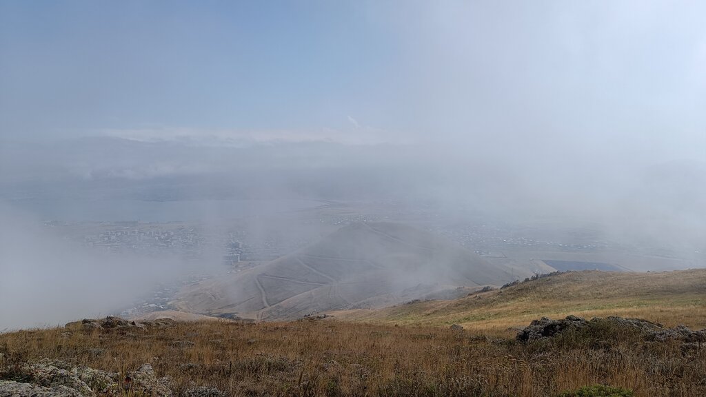 Dağ zirvesi Arjanoc, Geğarkunik, foto