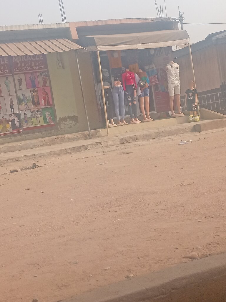 Giyim mağazası Bravo Clothing Galore, Dünya, foto