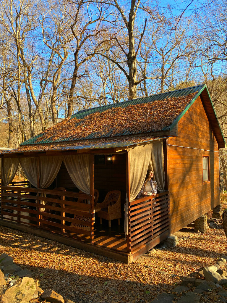 Resort oteller, tesisler Domik u reki, Adıge Cumhuriyeti, foto