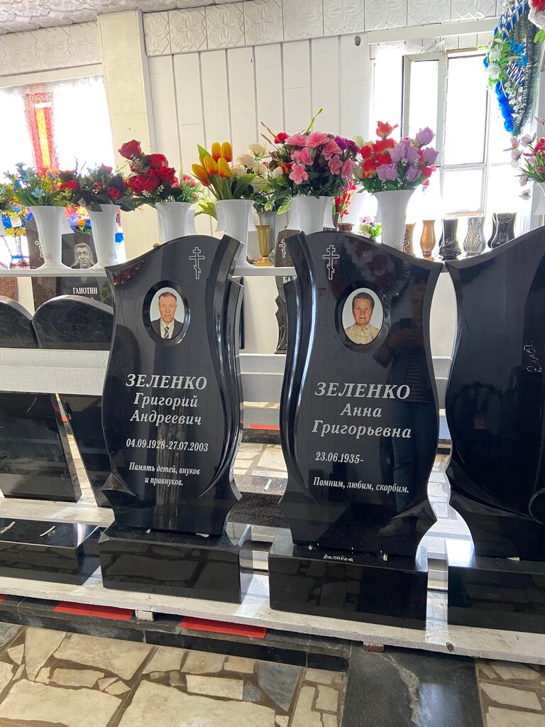 Heykel ve mezarlık taşı üreticileri GranElement, Dzerzhinsk, foto
