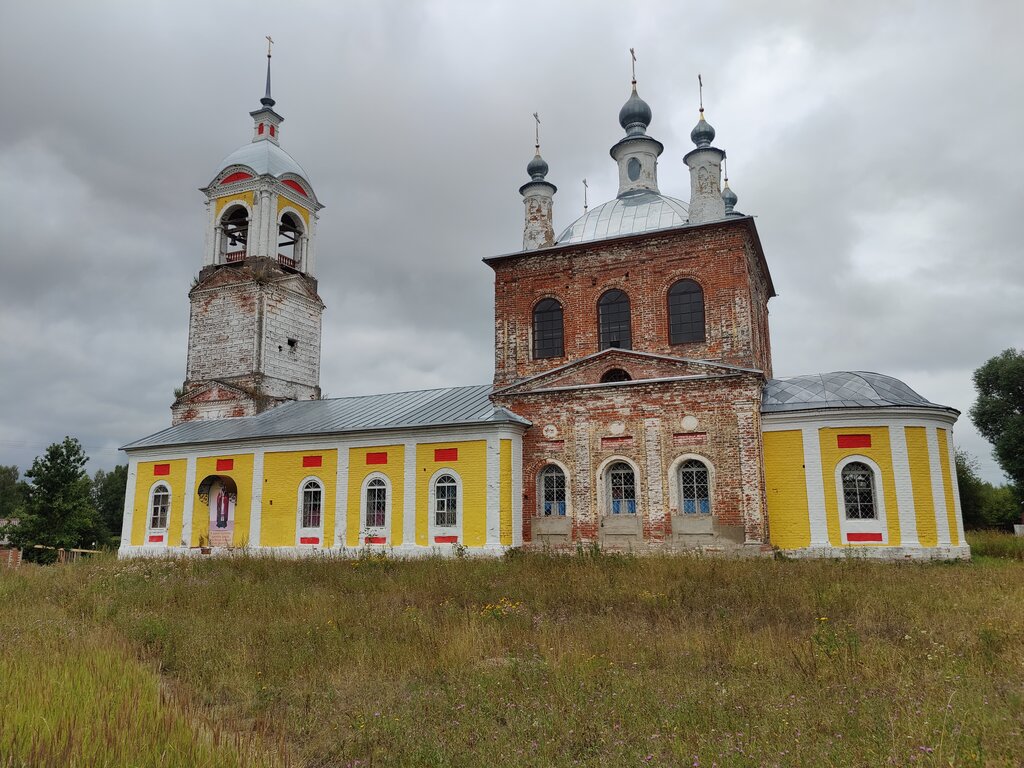Ortodoks kiliseleri Tserkov Nikolaya Chudotvortsa v Lychentsakh, Yaroslavskaya oblastı, foto