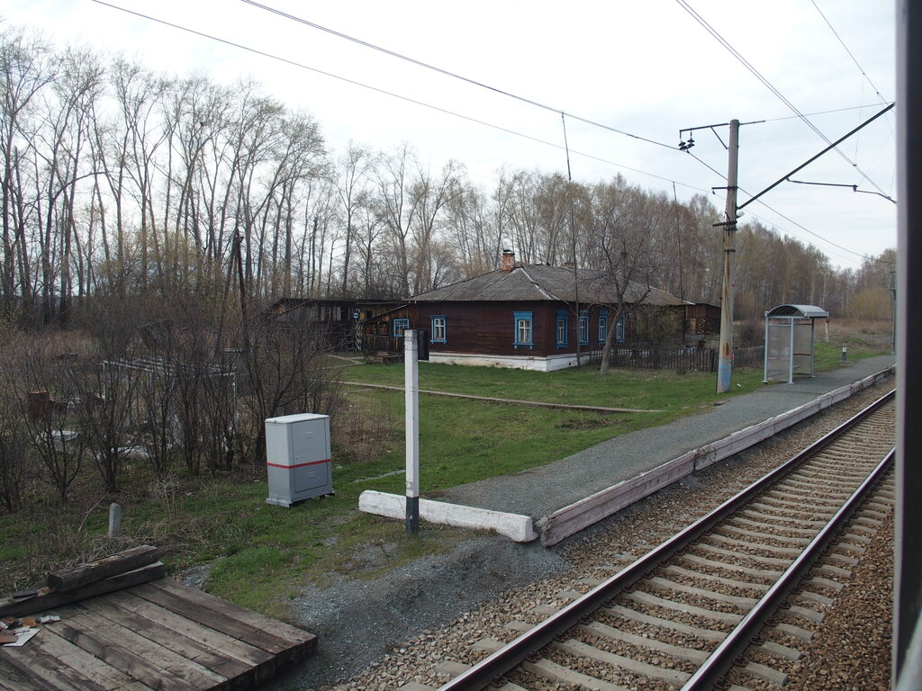 Tren istasyonu остановочный пункт Луч, Sverdlovskaya oblastı, foto