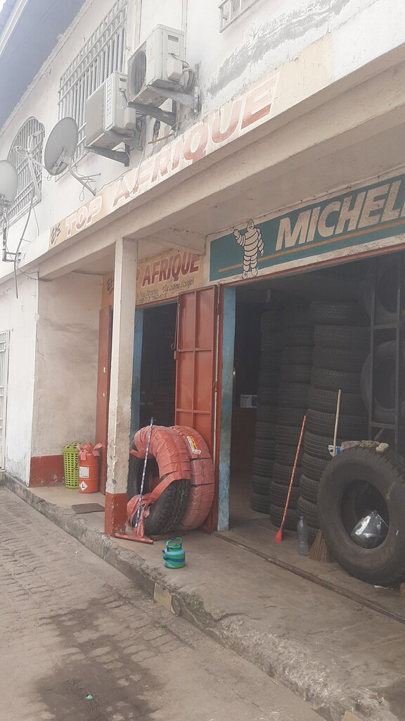 Jant ve lastikçiler Ets Top Afrique, Brazzaville, foto