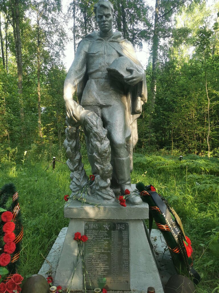Anıt, heykel Братская могила советских воинов, погибших в борьбе с фашистами, Primorsk, foto