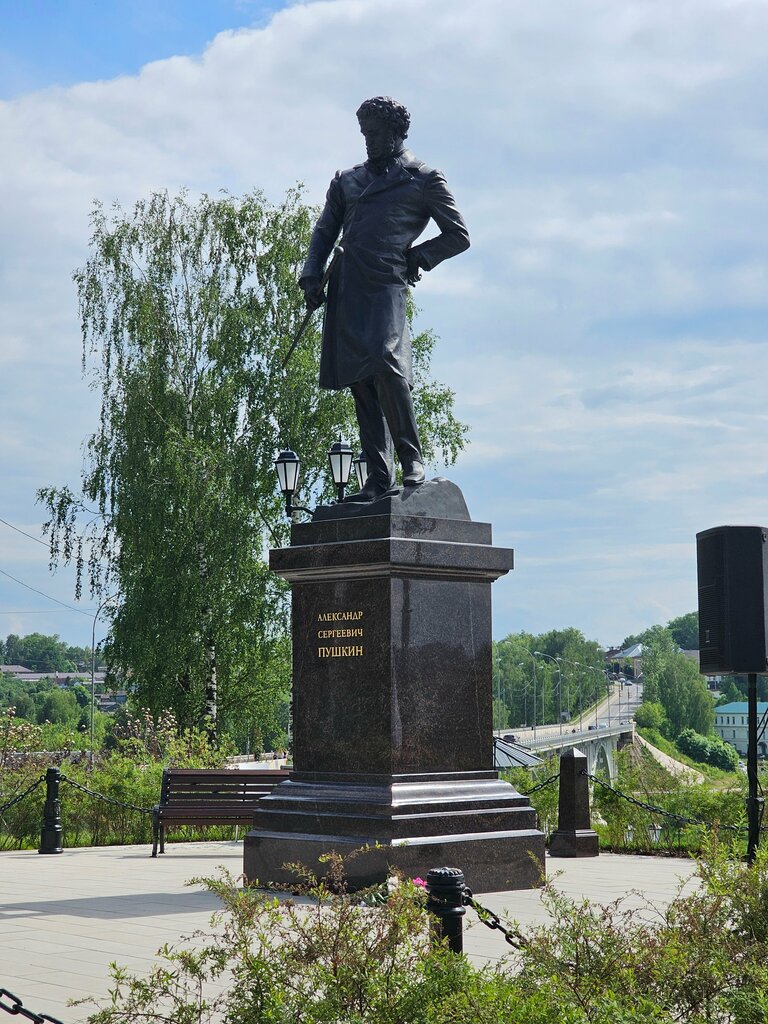 Anıt, heykel А.С. Пушкин, Staritsa, foto