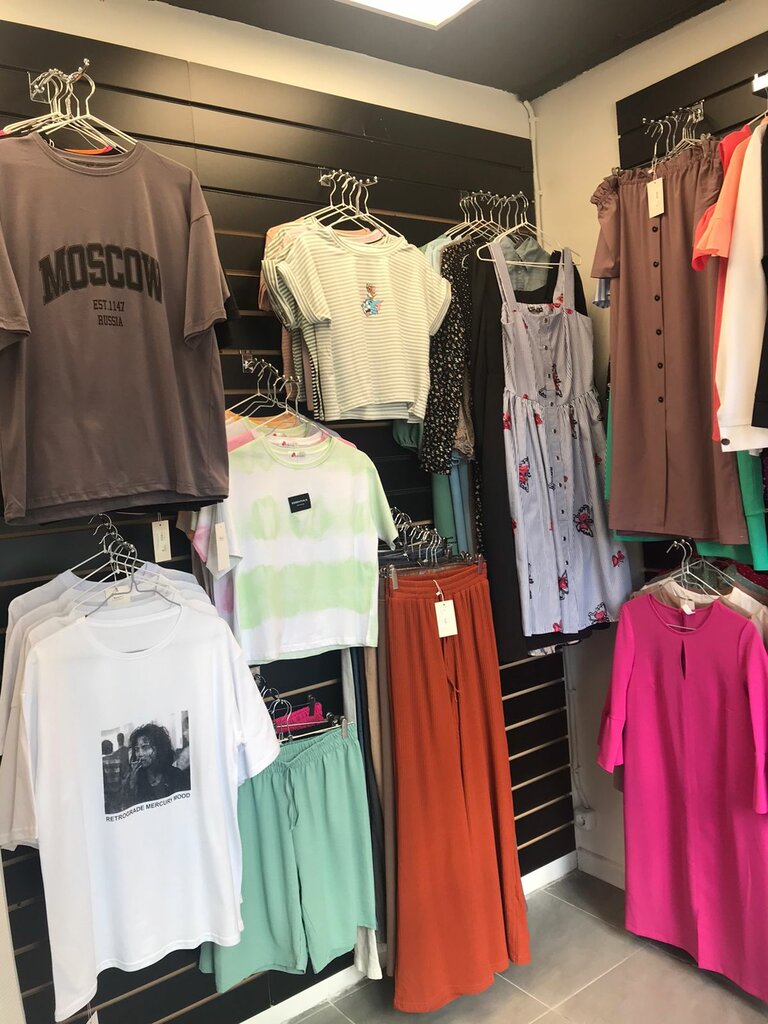 Giyim mağazası Hope, Murino, foto