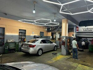 Carzone (Yeritasardakan Street No:7/5), otomobil servisi  Abovyan'dan