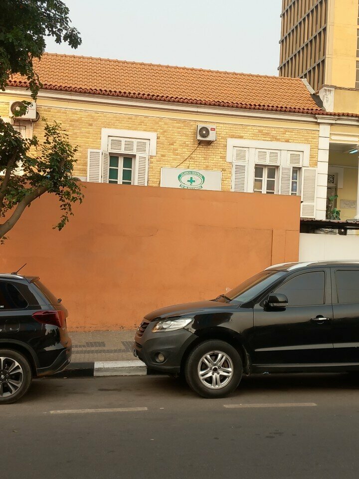 Tıp merkezleri ve klinikler Clínica Central, Loanda, foto
