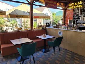 Shashlik U Armena (улица Комарова No:5, село Береговое), kafe  Kırım Cumhuriyeti'nden