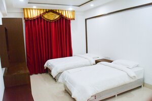 Bodhgaya Seven Inn Hotel n Restaurant (State of Bihar, Bodh Gaya), otel  Bihar'dan