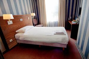 Fletcher Hotel-Restaurant Hellendoorn (North Holland, Haarlem, Johanna van Heukelomstr, 8), otel  Hellendoorn'dan