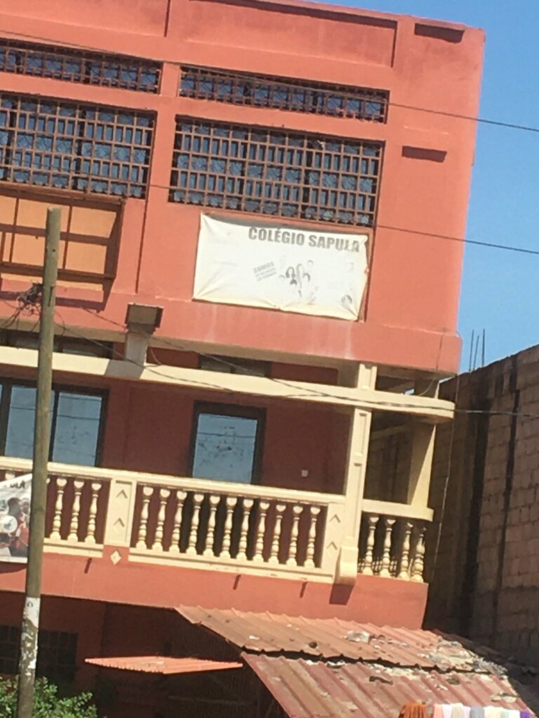 Yüksekokul Colégio Sapula, Loanda, foto