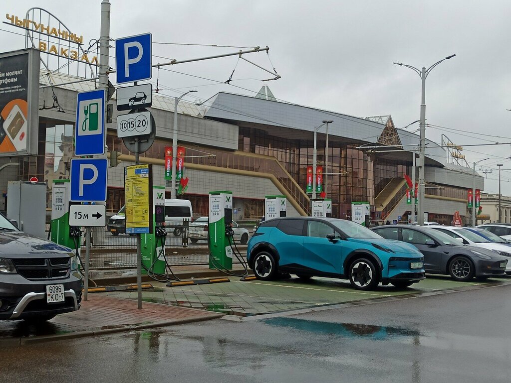 Elektrikli oto şarj istasyonları Malanka, Minsk, foto