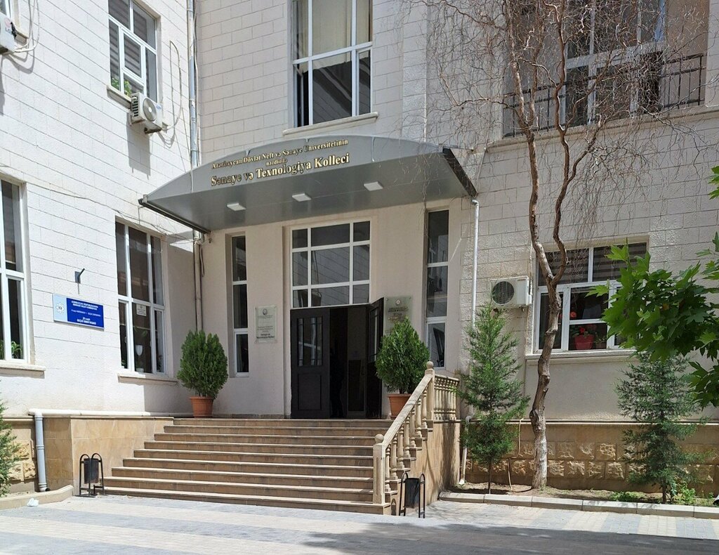 Yüksekokul Baki Idareetme ve Texnologiya Kolleci, Bakü, foto