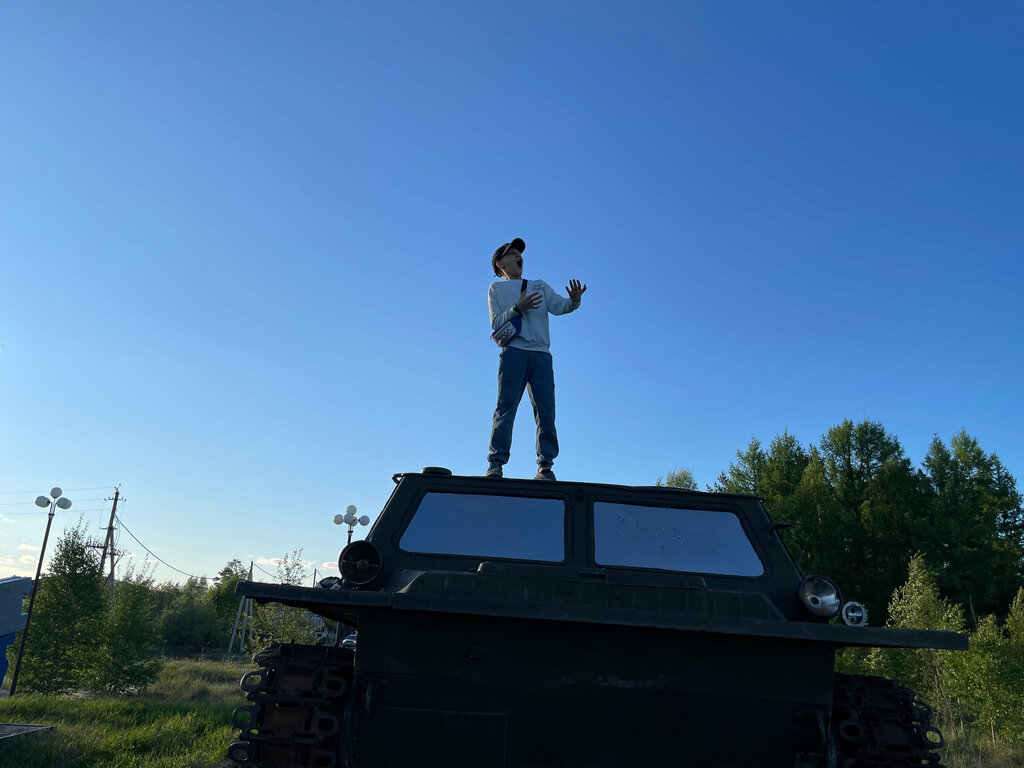 Teknoloji anıtı Гусеничный вездеход, Noyabrsk, foto