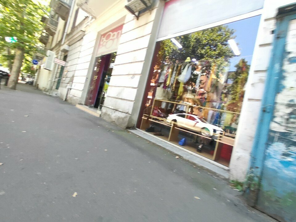 Giyim mağazası Boom boom, Tiflis, foto