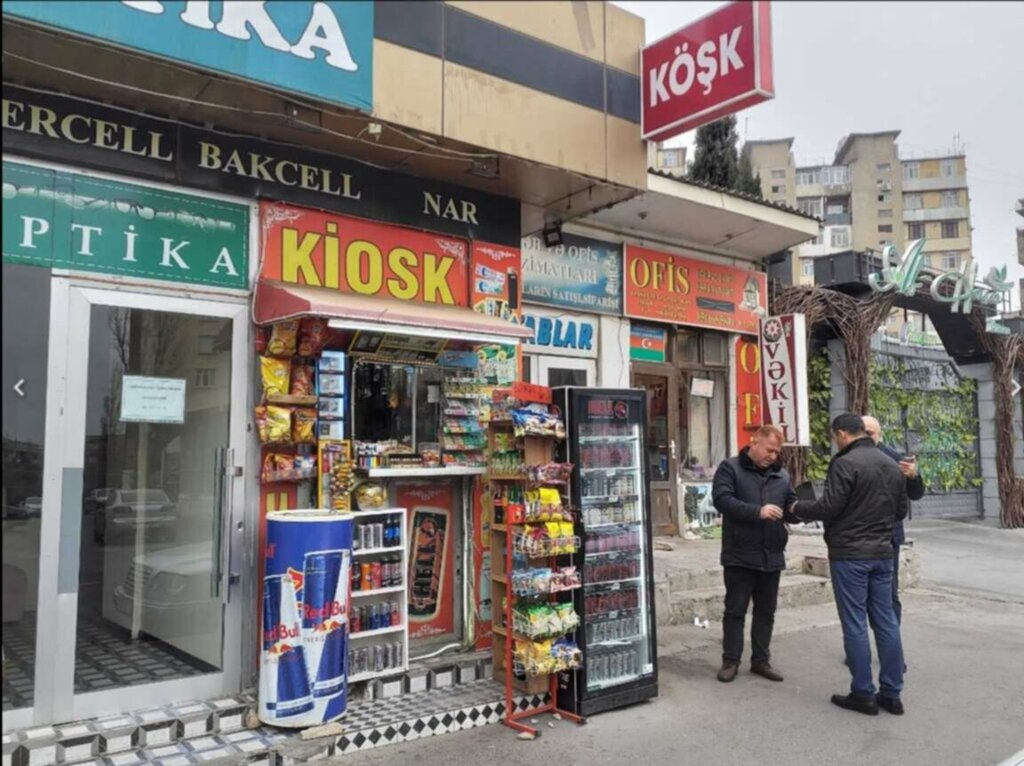 Mini-market Kiosk, Bakü, foto