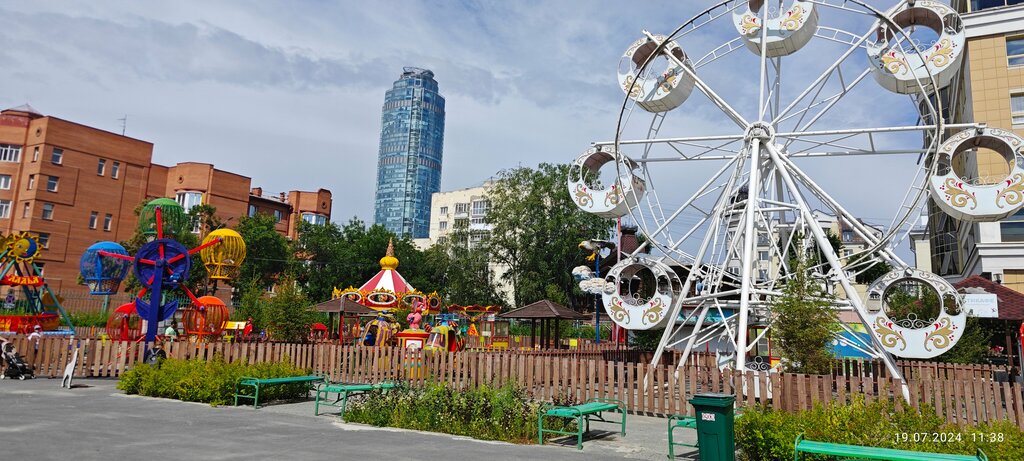 Lunapark Парк аттракционов, Yekaterinburg, foto